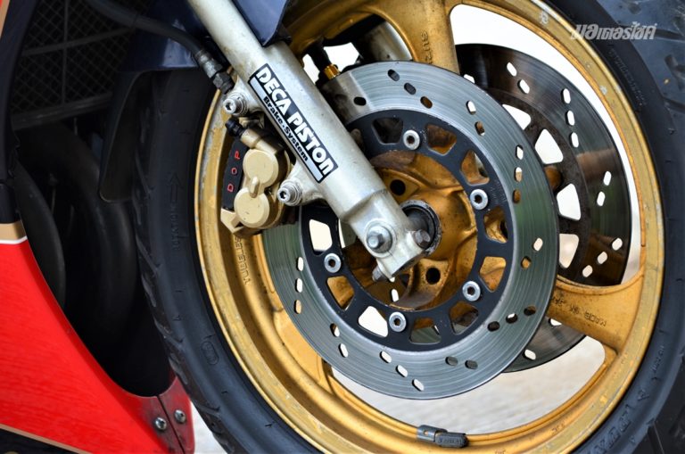 1986 SUZUKI RG250 Walter Wolf Special Version - Motorcycle