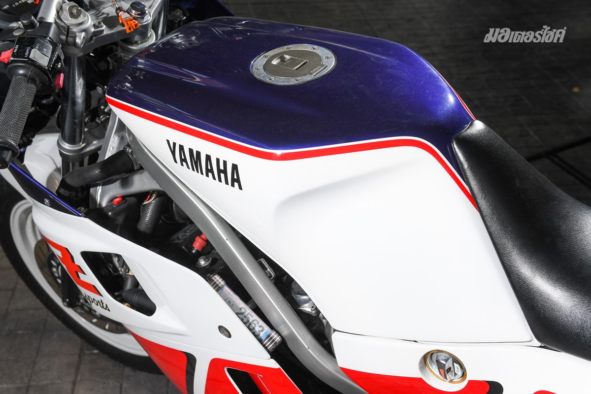 1986 Yamaha FZ400R - Motorcycle