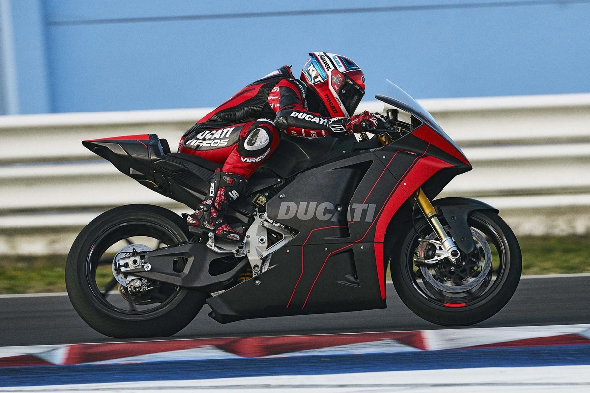 Ducati V21L MotoE มอเตอร์ไซค์ตัวแข่งพลังไฟฟ้า กำลังอยู่ในช่วงทดสอบบนสนามแทร็ค - Motorcycle