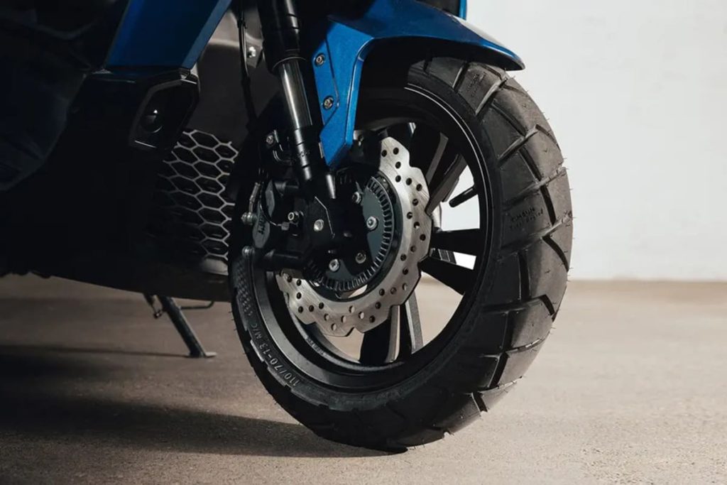 Lexmoto XDV 300 สกู๊ตเตอร์ขนาดเริ่มต้น พร้อมชุดแต่งแอดเวนเจอร์