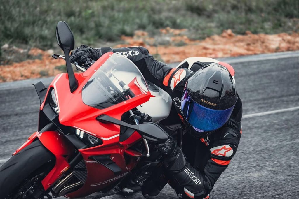 Kove 450RR สปอร์ตไบค์ 400 ซีซี 4 สูบเรียง ท้าชน Kawasaki ZX-4RR