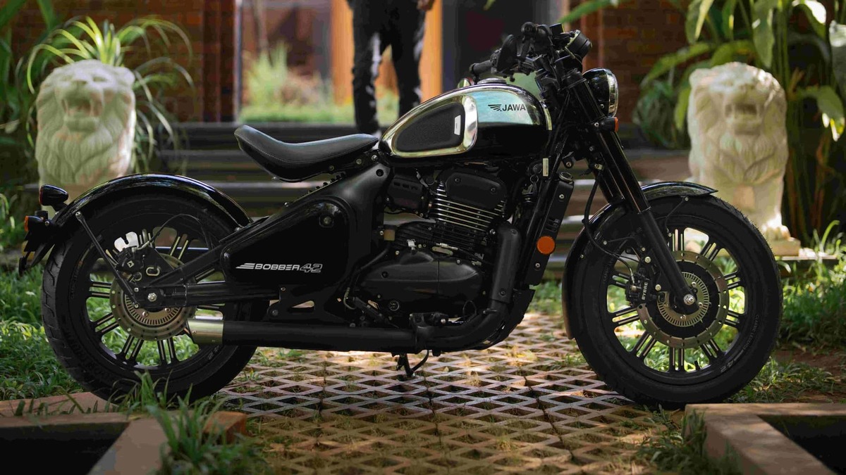 Jawa 42 Bobber Black Mirror ครุยเซอร์ร่วมสมัยสไตล์หรูหรา