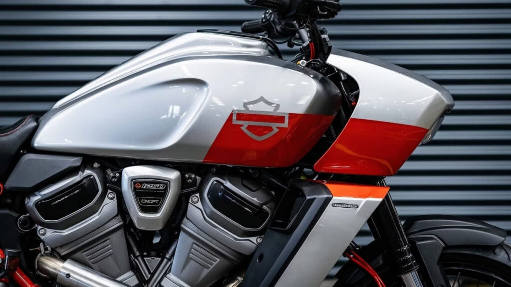 Harley-Davidson Bronx สตรีทไฟท์เตอร์ตัวคัสตอมจาก Powerbrick