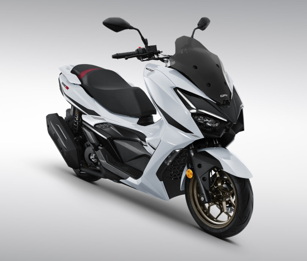 GPX DZ3 (ดี-ซี-ทรี) สกู๊ตเตอร์พรีเมียมสปอร์ต พิกัด 300 เกือบแสน